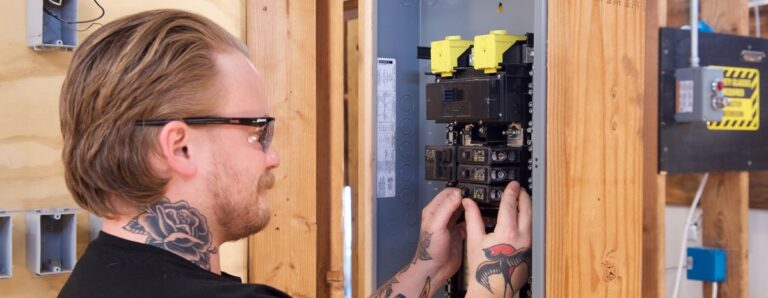 What is the Difference Between an HVAC Technician and Electrician ...